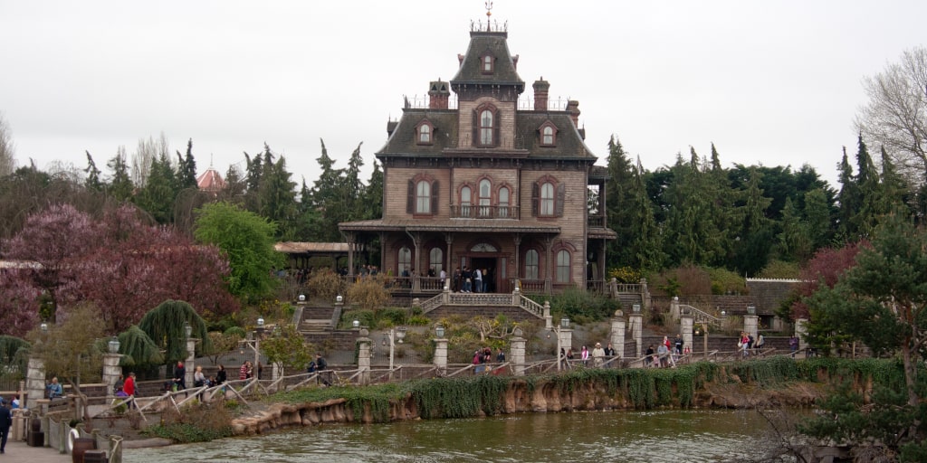 Disneyland Paris Phantom Manor: tutto quello che c'è da sapere
